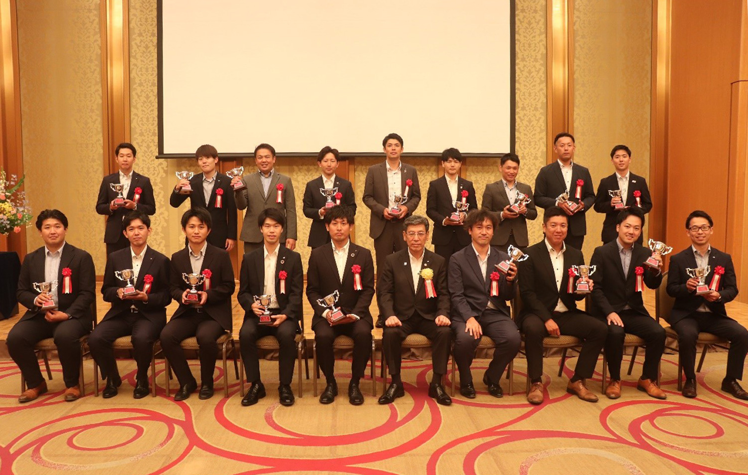 職員が令和4年度渉外担当者表彰「J－AWARD」を受賞しました | JA相模原市